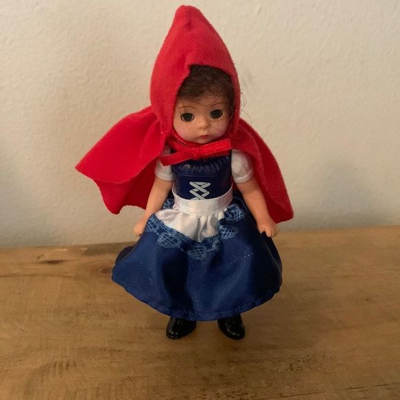 Madame Alexander | Toys | Madame Alexanderred Riding Hood Doll Figurine ...